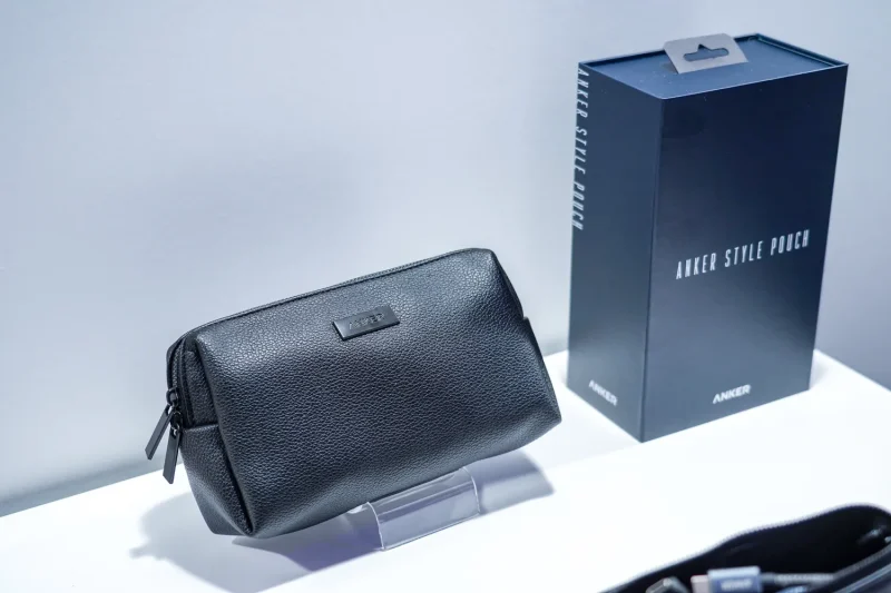 Anker、「燃え広がりにくい」ガジェットポーチ発売。スターフライヤーとも提携で「機内充電」環境の整備も